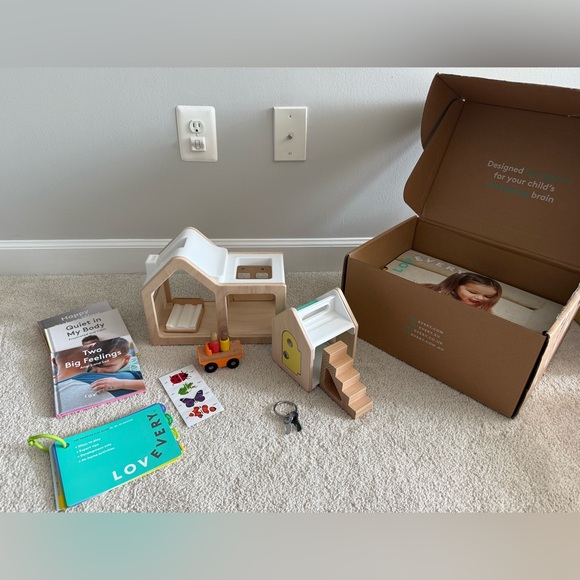 LOVEVERY | Toys | Lovevery Observer Play Kit For 3739 Months | Poshmark